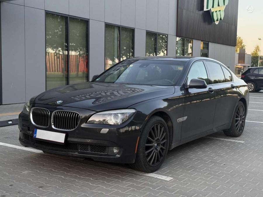 Brown BMW 730 2011 in Vilnius, with an engine capacity of 2.99 L and mileage of 364 thousand km for 5900 €, photo 9 on AUTOMOTO.COM.LV