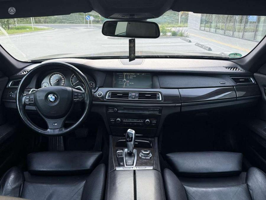 Brown BMW 730 2011 in Vilnius, with an engine capacity of 2.99 L and mileage of 364 thousand km for 5900 €, photo 13 on AUTOMOTO.COM.LV