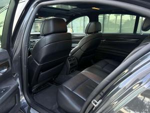 Brown BMW 730 2011 in Vilnius, with an engine capacity of 2.99 L and mileage of 364 thousand km for 5900 €, photo 16 on AUTOMOTO.COM.LV