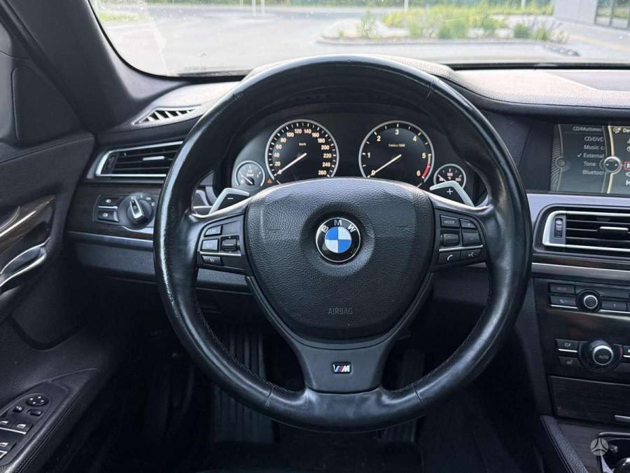 Brown BMW 730 2011 in Vilnius, with an engine capacity of 2.99 L and mileage of 364 thousand km for 5900 €, photo 17 on AUTOMOTO.COM.LV