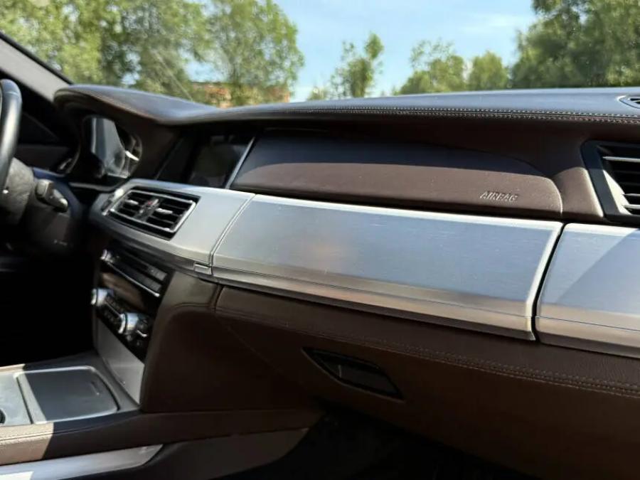 Brūns BMW 730 2015 Rīga, ar dzinēja tilpumu 3.00 L un nobraukumu 237 tūkst. km par 18900 €, foto 17 vietnē AUTOMOTO.COM.LV