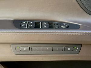 Brūns BMW 730 2015 Rīga, ar dzinēja tilpumu 3.00 L un nobraukumu 237 tūkst. km par 18900 €, foto 18 vietnē AUTOMOTO.COM.LV