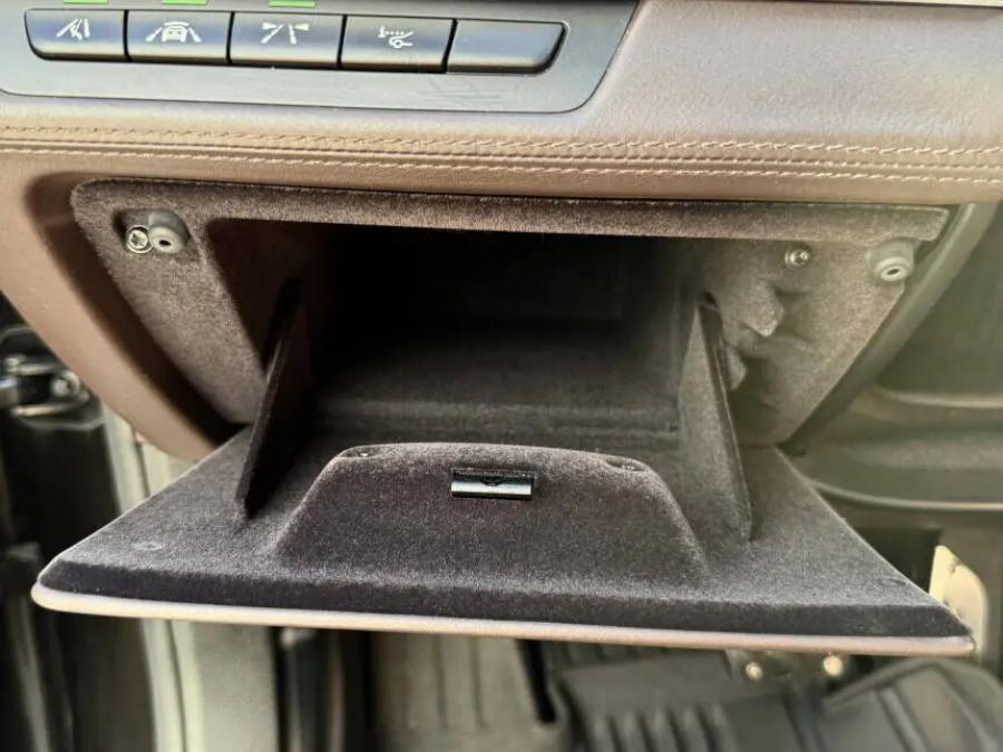 Brūns BMW 730 2015 Rīga, ar dzinēja tilpumu 3.00 L un nobraukumu 237 tūkst. km par 18900 €, foto 20 vietnē AUTOMOTO.COM.LV
