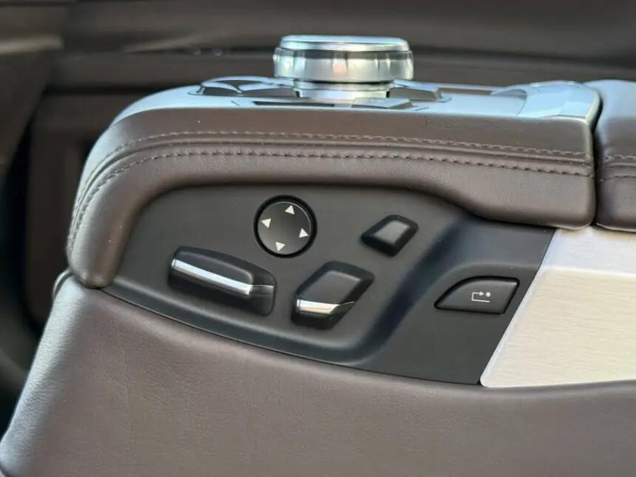 Brūns BMW 730 2015 Rīga, ar dzinēja tilpumu 3.00 L un nobraukumu 237 tūkst. km par 18900 €, foto 46 vietnē AUTOMOTO.COM.LV