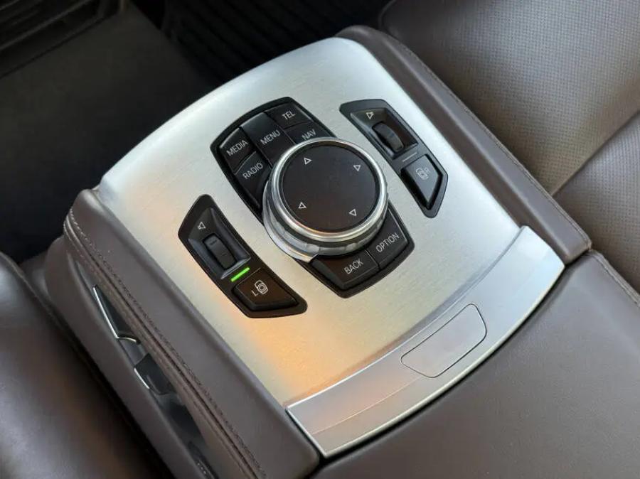 Brūns BMW 730 2015 Rīga, ar dzinēja tilpumu 3.00 L un nobraukumu 237 tūkst. km par 18900 €, foto 47 vietnē AUTOMOTO.COM.LV