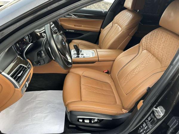 Brown BMW 730 2017 in Vilnius, with an engine capacity of 2.99 L and mileage of 200 thousand km for 23850 €, photo 9 on AUTOMOTO.COM.LV