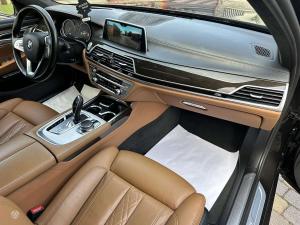 Brūns BMW 730 2017 Viļņa, ar dzinēja tilpumu 2.99 L un nobraukumu 199 tūkst. km par 22850 €, foto 16 vietnē AUTOMOTO.COM.LV
