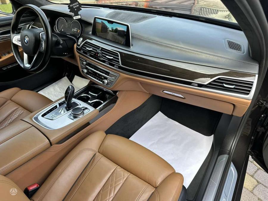 Brūns BMW 730 2017 Viļņa, ar dzinēja tilpumu 2.99 L un nobraukumu 199 tūkst. km par 22850 €, foto 16 vietnē AUTOMOTO.COM.LV