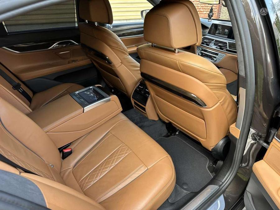 Brūns BMW 730 2017 Viļņa, ar dzinēja tilpumu 2.99 L un nobraukumu 199 tūkst. km par 22850 €, foto 20 vietnē AUTOMOTO.COM.LV