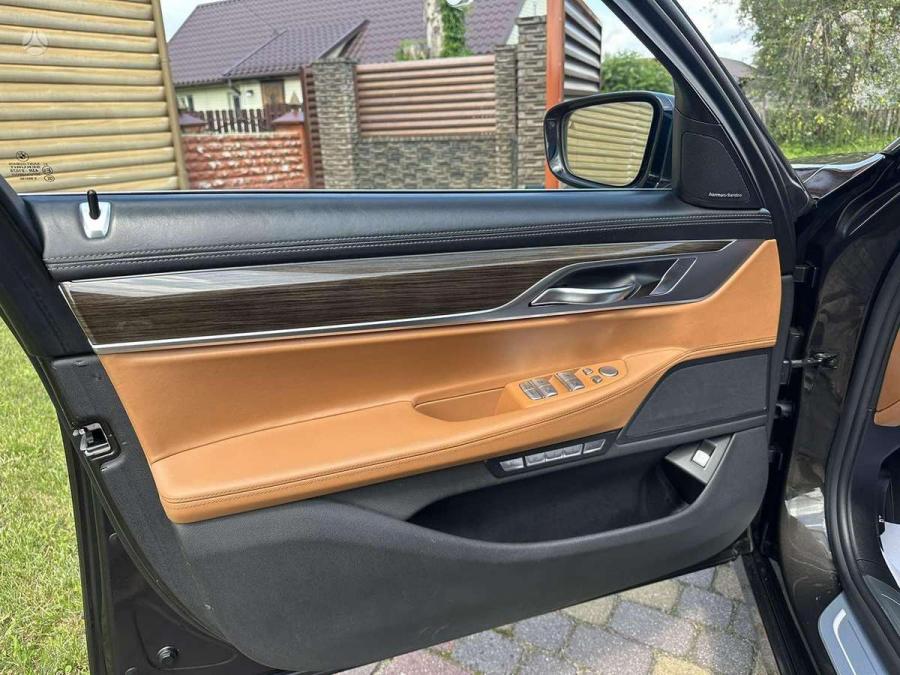 Brūns BMW 730 2017 Viļņa, ar dzinēja tilpumu 2.99 L un nobraukumu 199 tūkst. km par 22850 €, foto 22 vietnē AUTOMOTO.COM.LV