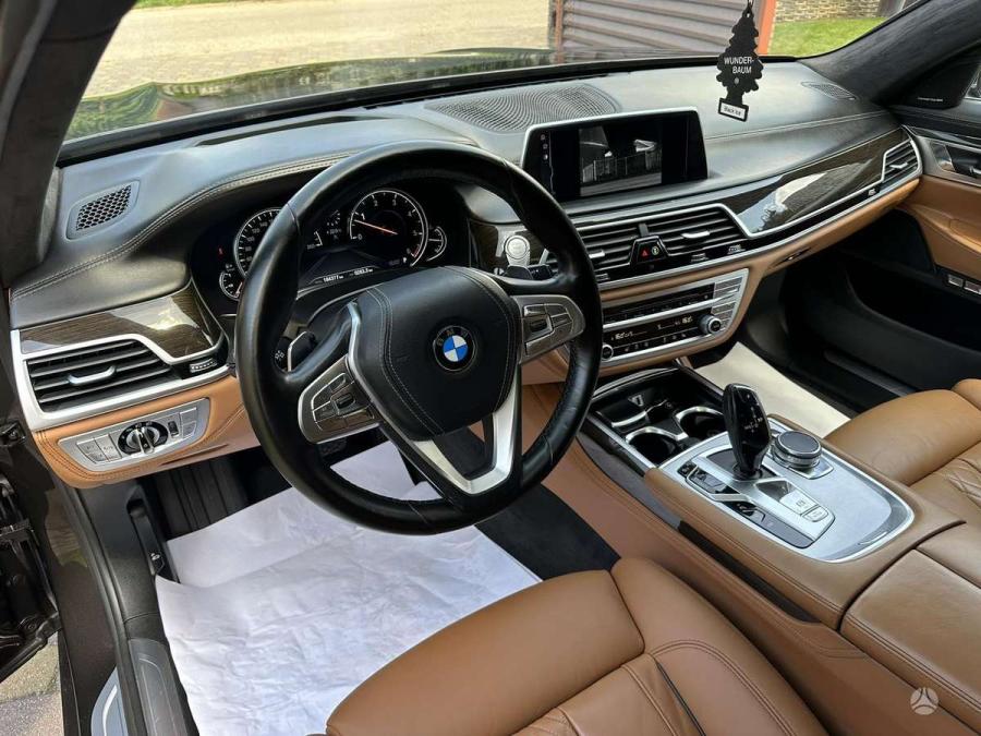 Brūns BMW 730 2017 Viļņa, ar dzinēja tilpumu 2.99 L un nobraukumu 199 tūkst. km par 22850 €, foto 24 vietnē AUTOMOTO.COM.LV