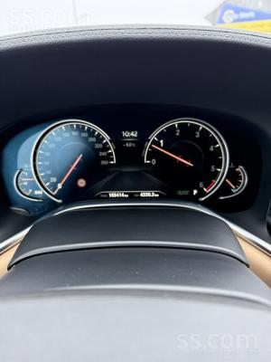 Brown BMW 730 2018 in Ogre, with an engine capacity of 3.00 L and mileage of 165 thousand km for 27700 €, photo 7 on AUTOMOTO.COM.LV