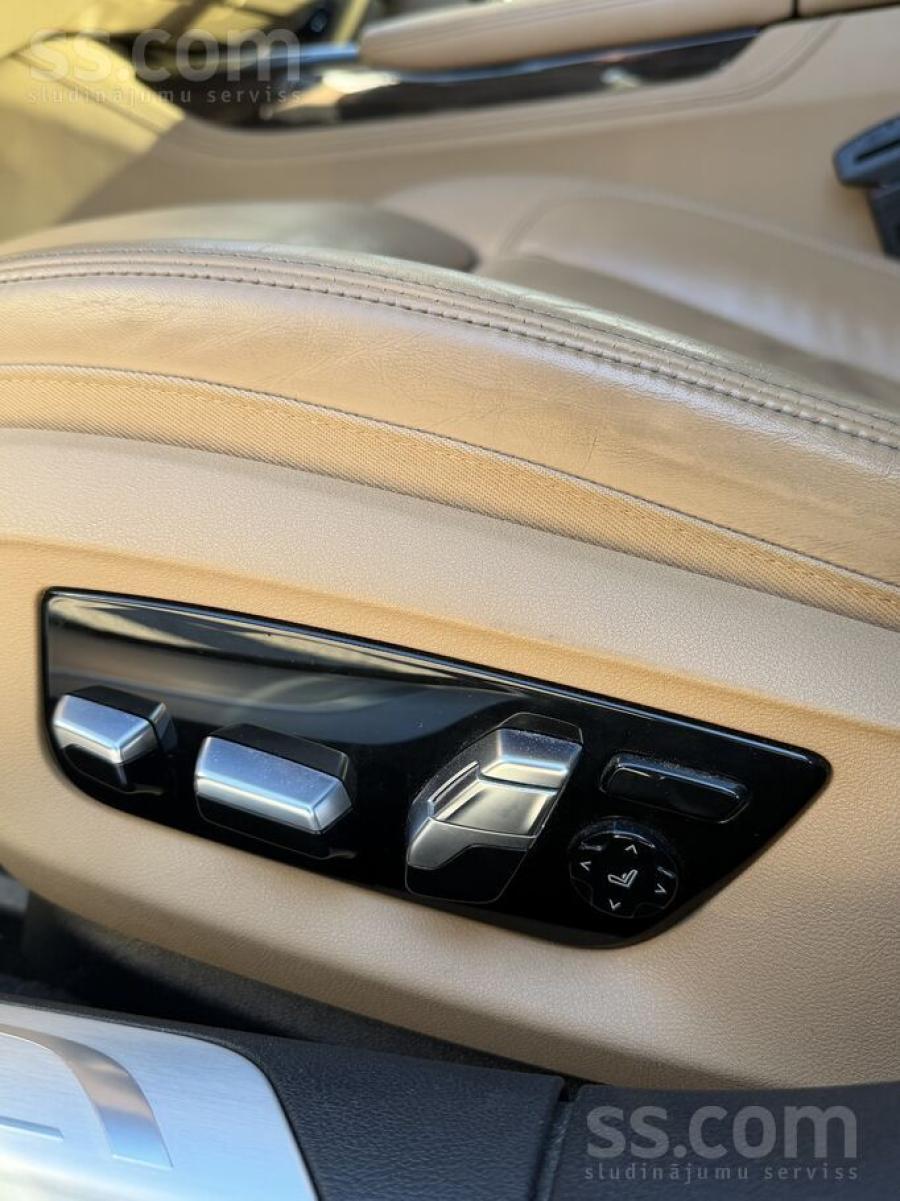 Brown BMW 730 2018 in Ogre, with an engine capacity of 3.00 L and mileage of 165 thousand km for 27700 €, photo 8 on AUTOMOTO.COM.LV