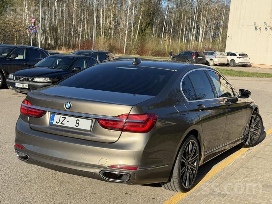 Brown BMW 730 2018 in Ogre, with an engine capacity of 3.00 L and mileage of 165 thousand km for 27700 €, photo 18 on AUTOMOTO.COM.LV