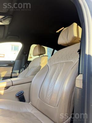 Brown BMW 730 2018 in Ogre, with an engine capacity of 3.00 L and mileage of 165 thousand km for 27700 €, photo 24 on AUTOMOTO.COM.LV