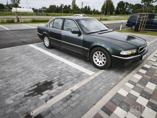 Green BMW 730 2000 in Jelgava, with an engine capacity of 3.00 L and mileage of 339 thousand km for 1000 €, photo 3 on AUTOMOTO.COM.LV