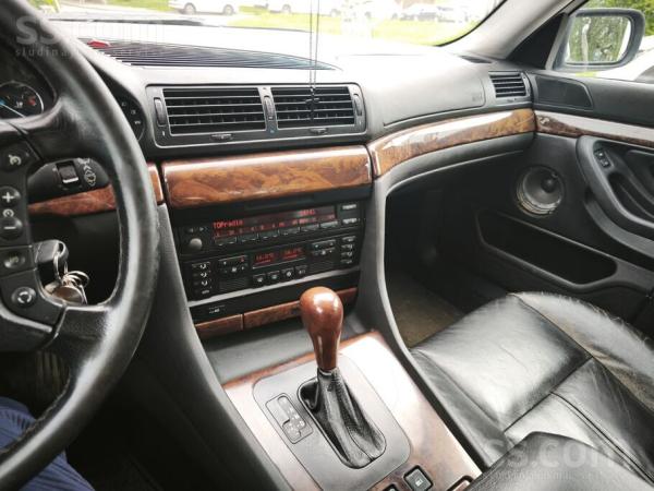 Green BMW 730 2000 in Jelgava, with an engine capacity of 3.00 L and mileage of 339 thousand km for 1000 €, photo 8 on AUTOMOTO.COM.LV