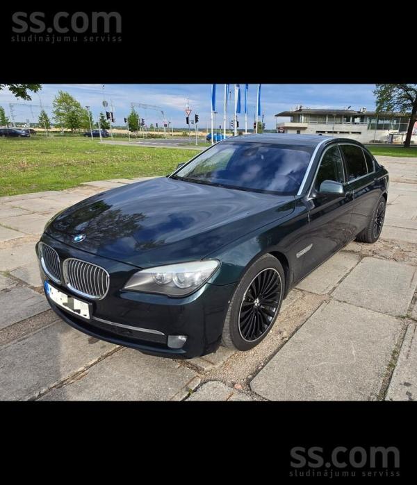 Green BMW 730 2009 in Riga, with an engine capacity of 3.00 L and mileage of 360 thousand km for 9800 €, photo 1 on AUTOMOTO.COM.LV