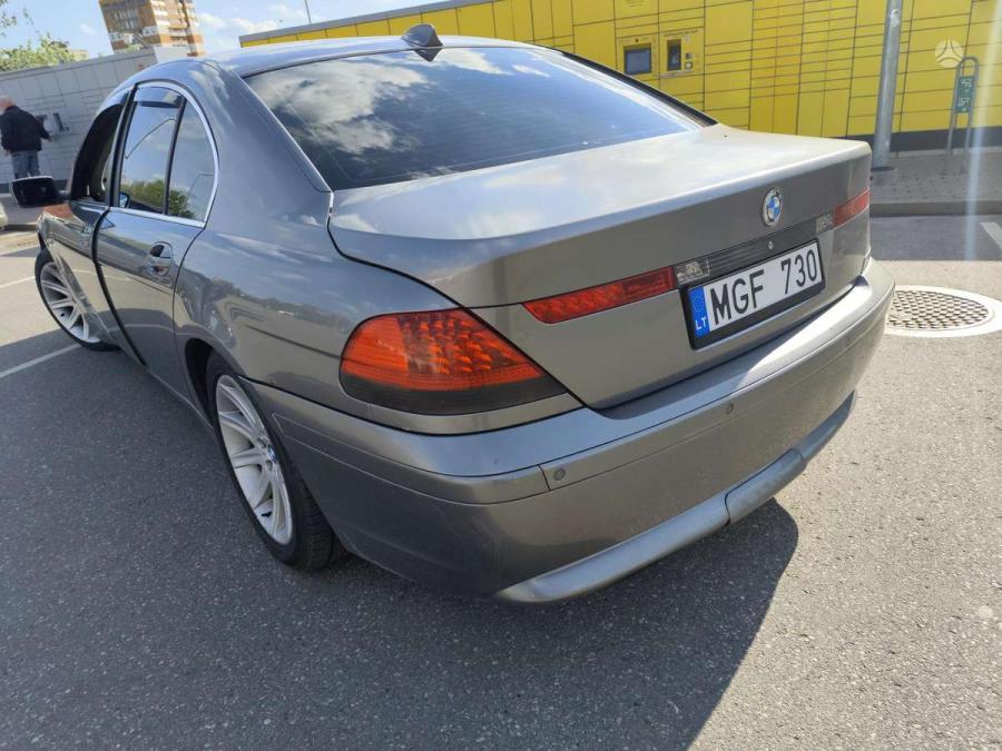 Grey BMW 730 2004 in Kaunas, with an engine capacity of 3.00 L and mileage of 347 thousand km for 2600 €, photo 6 on AUTOMOTO.COM.LV