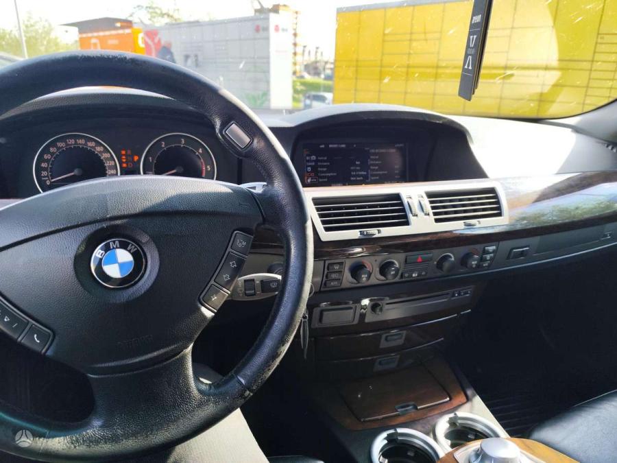 Grey BMW 730 2004 in Kaunas, with an engine capacity of 3.00 L and mileage of 347 thousand km for 2600 €, photo 9 on AUTOMOTO.COM.LV