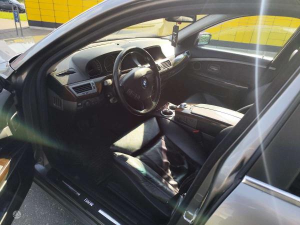 BMW 730 2004 Kauņa vietnē Pelēks BMW 730 2004 Kauņa, ar dzinēja tilpumu 3.00 L un nobraukumu 347 tūkst. km par 2600 €, foto 10 vietnē AUTOMOTO.COM.LV