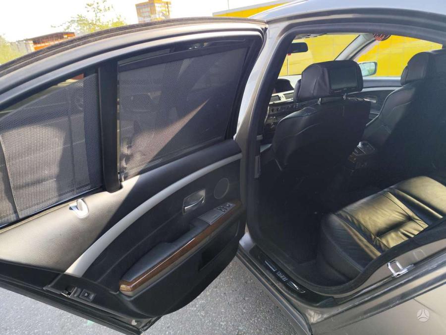 Grey BMW 730 2004 in Kaunas, with an engine capacity of 3.00 L and mileage of 347 thousand km for 2600 €, photo 13 on AUTOMOTO.COM.LV