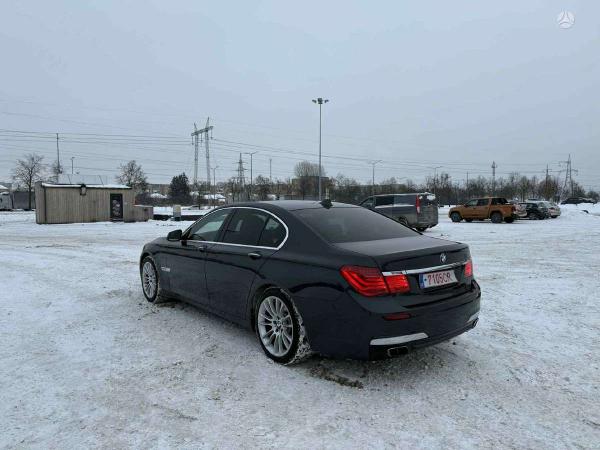 Grey BMW 730 2011 in Siauliai, with an engine capacity of 3.00 L and mileage of 327 thousand km for 10500 €, photo 3 on AUTOMOTO.COM.LV