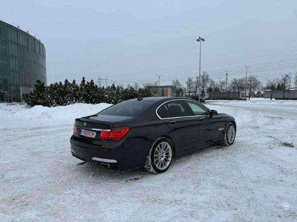 Grey BMW 730 2011 in Siauliai, with an engine capacity of 3.00 L and mileage of 327 thousand km for 10500 €, photo 5 on AUTOMOTO.COM.LV