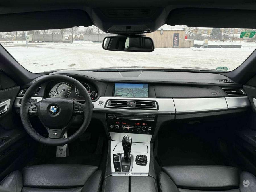 Grey BMW 730 2011 in Siauliai, with an engine capacity of 3.00 L and mileage of 327 thousand km for 10500 €, photo 19 on AUTOMOTO.COM.LV