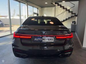Grey BMW 730 2016 in Kaunas, with an engine capacity of 0.00 L and mileage of 180 thousand km for 27700 €, photo 6 on AUTOMOTO.COM.LV