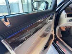 Grey BMW 730 2016 in Kaunas, with an engine capacity of 0.00 L and mileage of 180 thousand km for 27700 €, photo 11 on AUTOMOTO.COM.LV