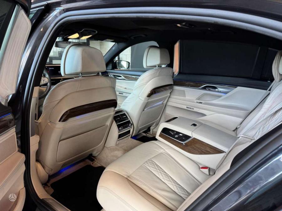 Grey BMW 730 2016 in Kaunas, with an engine capacity of 0.00 L and mileage of 180 thousand km for 27700 €, photo 14 on AUTOMOTO.COM.LV