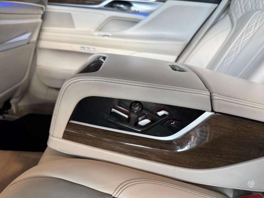 Grey BMW 730 2016 in Kaunas, with an engine capacity of 0.00 L and mileage of 180 thousand km for 27700 €, photo 16 on AUTOMOTO.COM.LV