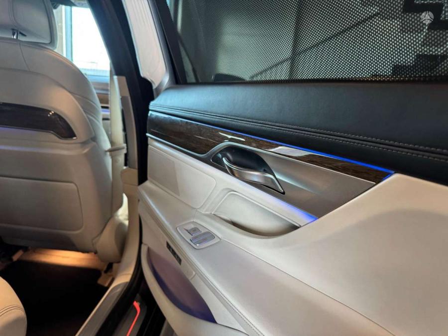 Grey BMW 730 2016 in Kaunas, with an engine capacity of 0.00 L and mileage of 180 thousand km for 27700 €, photo 18 on AUTOMOTO.COM.LV