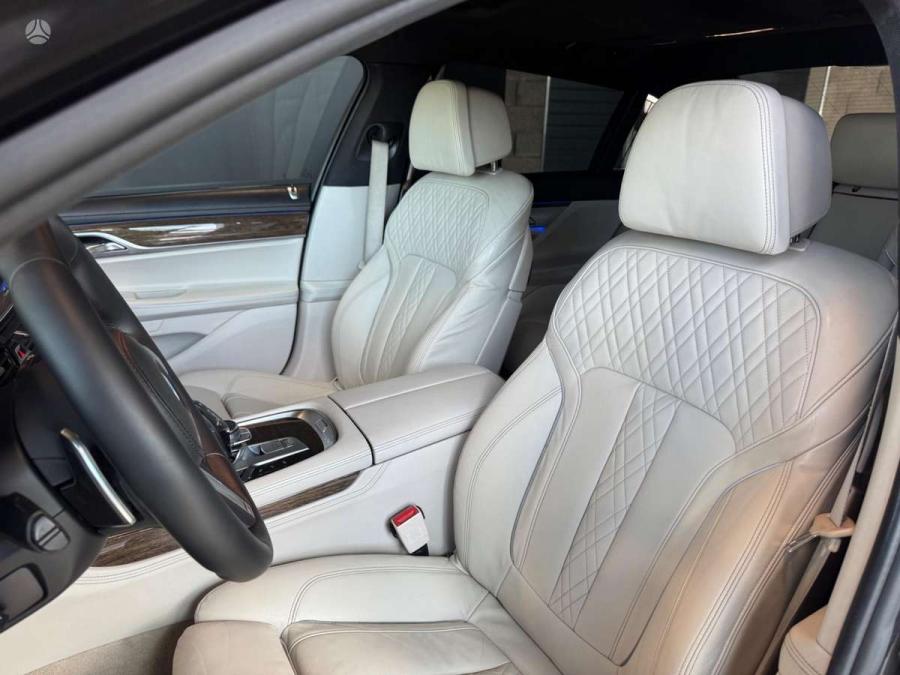 Grey BMW 730 2016 in Kaunas, with an engine capacity of 0.00 L and mileage of 180 thousand km for 27700 €, photo 20 on AUTOMOTO.COM.LV