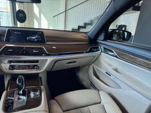 Grey BMW 730 2016 in Kaunas, with an engine capacity of 0.00 L and mileage of 180 thousand km for 27700 €, photo 21 on AUTOMOTO.COM.LV