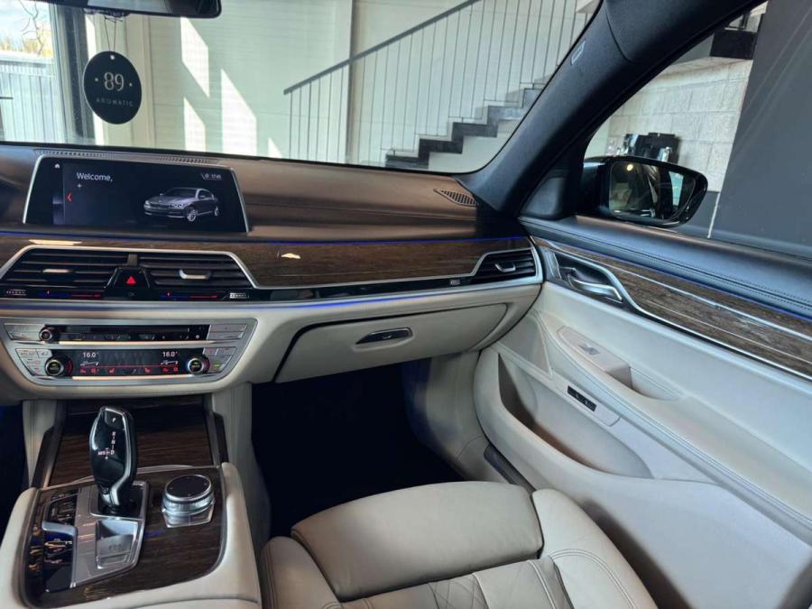 Grey BMW 730 2016 in Kaunas, with an engine capacity of 0.00 L and mileage of 180 thousand km for 27700 €, photo 21 on AUTOMOTO.COM.LV