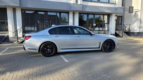 Grey BMW 730 2017 in Kaunas, with an engine capacity of 3.00 L and mileage of 230 thousand km for 16000 €, photo 3 on AUTOMOTO.COM.LV