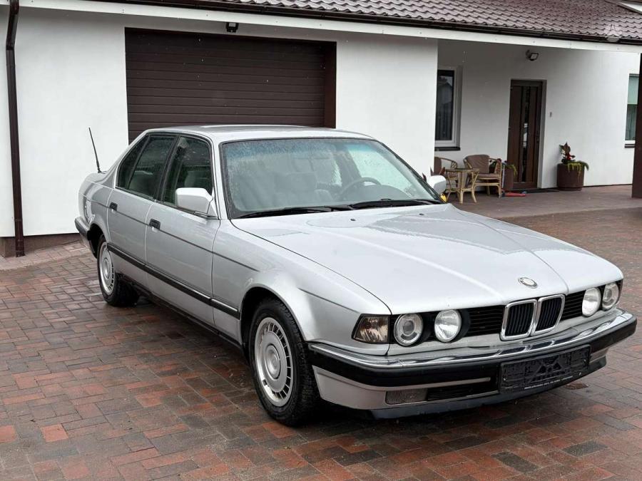Grey BMW 730 1990 in Kretinga, with an engine capacity of 3.00 L and mileage of 250 thousand km for 1750 €, photo 3 on AUTOMOTO.COM.LV