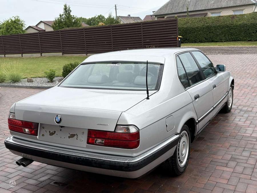 Grey BMW 730 1990 in Kretinga, with an engine capacity of 3.00 L and mileage of 250 thousand km for 1750 €, photo 5 on AUTOMOTO.COM.LV