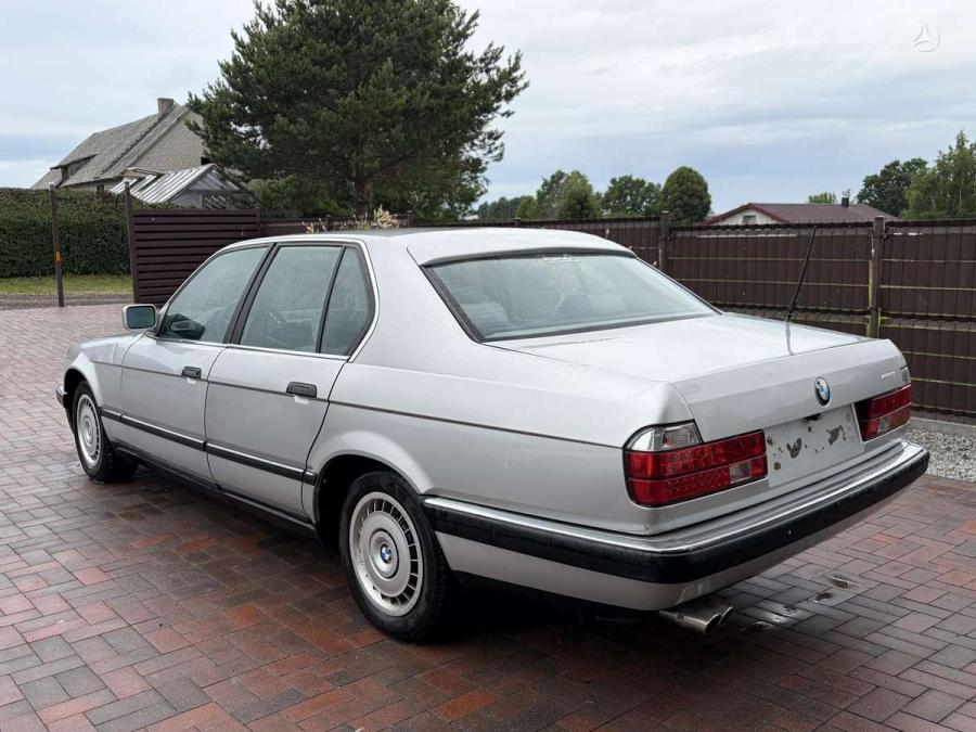 Grey BMW 730 1990 in Kretinga, with an engine capacity of 3.00 L and mileage of 250 thousand km for 1750 €, photo 6 on AUTOMOTO.COM.LV