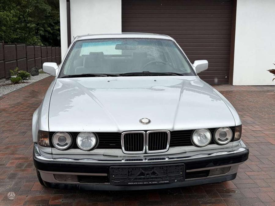 Grey BMW 730 1990 in Kretinga, with an engine capacity of 3.00 L and mileage of 250 thousand km for 1750 €, photo 7 on AUTOMOTO.COM.LV