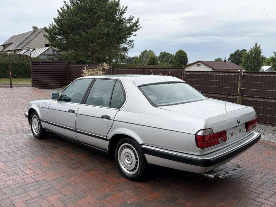 Grey BMW 730 1990 in Kretinga, with an engine capacity of 3.00 L and mileage of 250 thousand km for 1750 €, photo 8 on AUTOMOTO.COM.LV