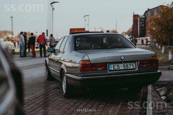 Grey BMW 730 1991 in Talsi, with an engine capacity of 3.00 L and mileage of 297 thousand km for 10500 €, photo 2 on AUTOMOTO.COM.LV