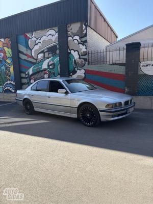 Pelēks BMW 730 1995 Klaipėda, ar dzinēja tilpumu 3.00 L un nobraukumu 500 tūkst. km par 3500 €, foto  vietnē AUTOMOTO.COM.LV