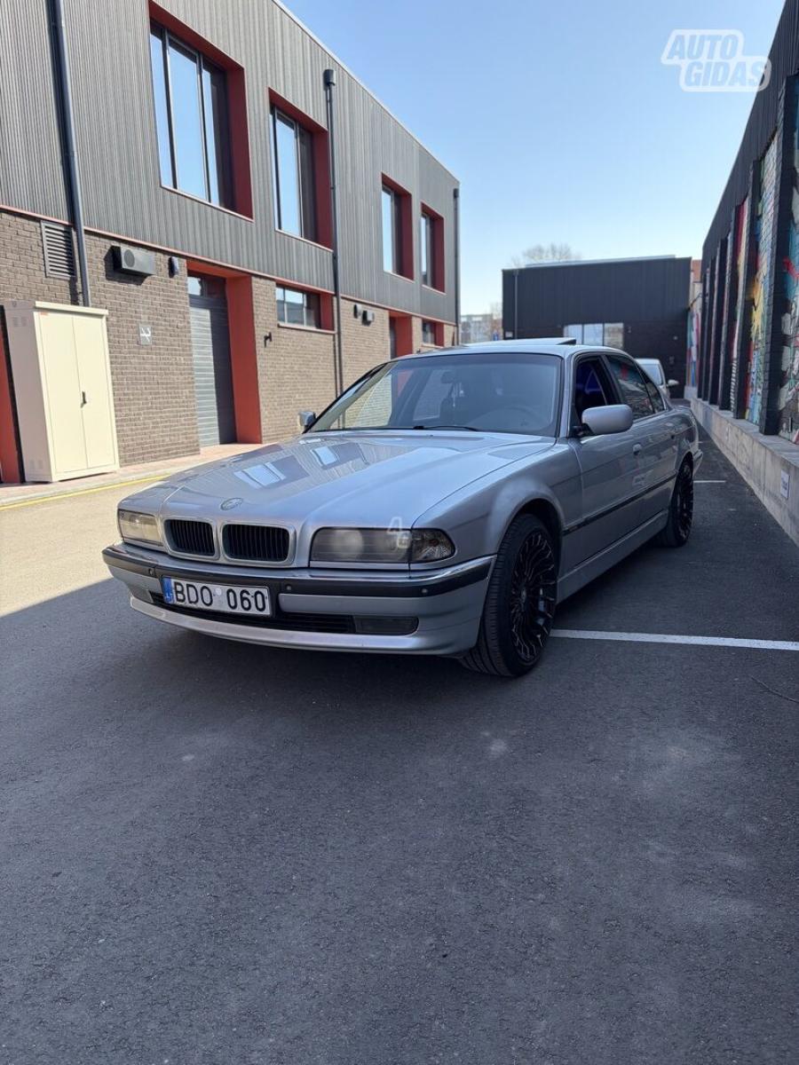 Pelēks BMW 730 1995 Klaipėda, ar dzinēja tilpumu 3.00 L un nobraukumu 500 tūkst. km par 3500 €, foto 4 vietnē AUTOMOTO.COM.LV