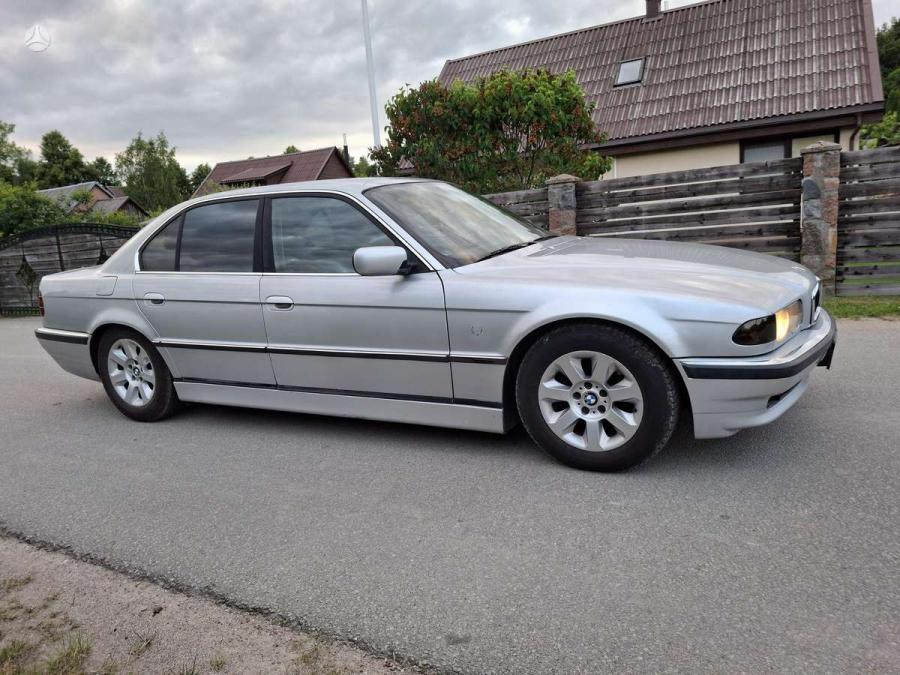 Grey BMW 730 1999 in Kretinga, with an engine capacity of 2.93 L and mileage of 390 thousand km for 3200 €, photo 12 on AUTOMOTO.COM.LV
