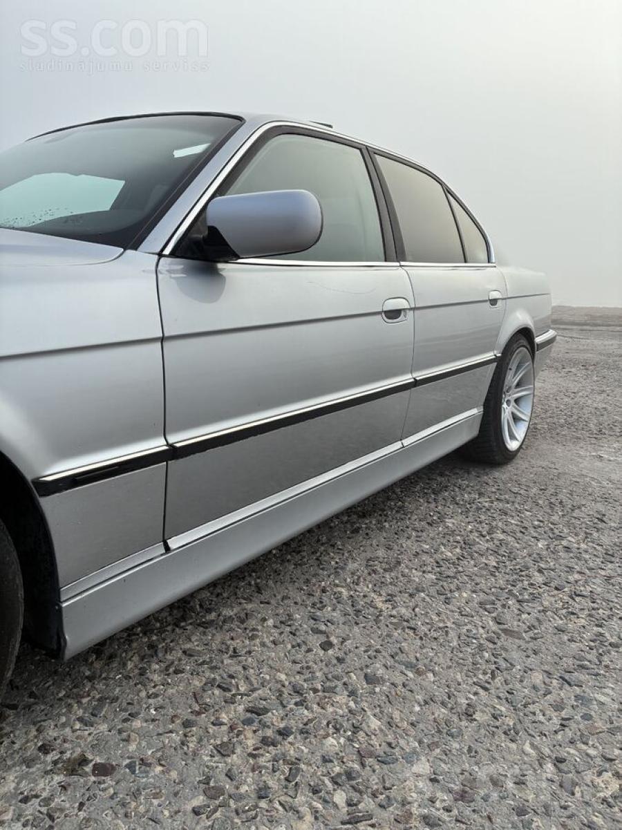 Grey BMW 730 2000 in Liepaja, with an engine capacity of 3.00 L and mileage of 0 thousand km for 4450 €, photo 8 on AUTOMOTO.COM.LV