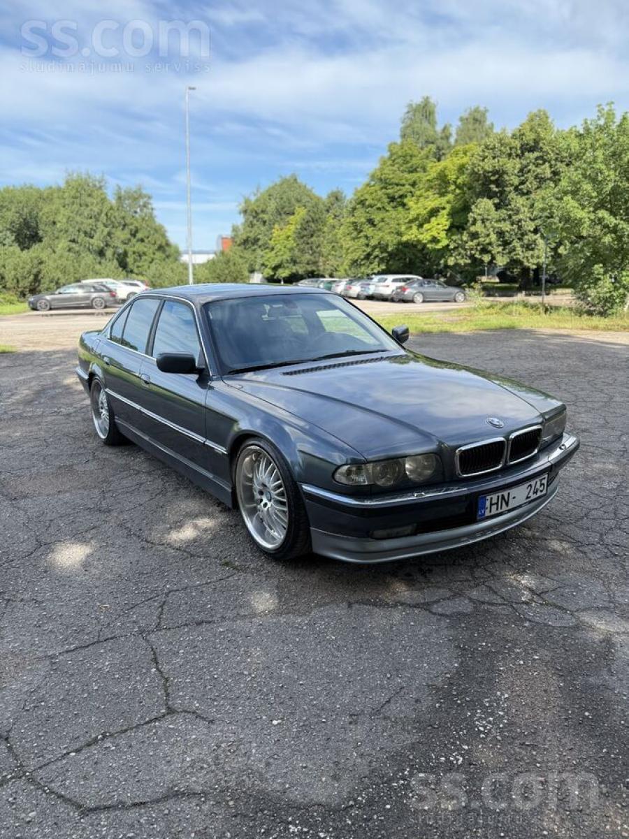 Grey BMW 730 2001 in Liepaja, with an engine capacity of 3.00 L and mileage of 414 thousand km for 4650 €, photo 3 on AUTOMOTO.COM.LV