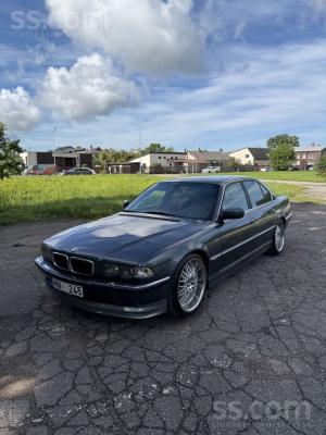 Grey BMW 730 2001 in Liepaja, with an engine capacity of 3.00 L and mileage of 414 thousand km for 4650 €, photo 4 on AUTOMOTO.COM.LV
